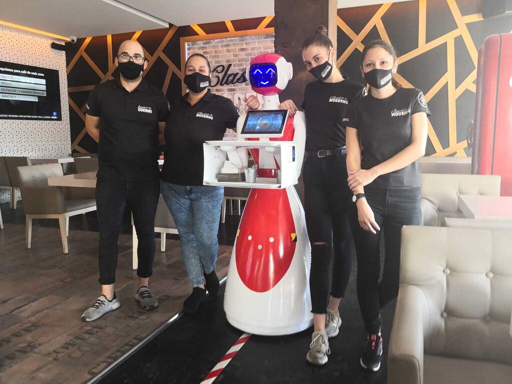 Restaurantes con ROBOTS CAMAREROS en Andalucía